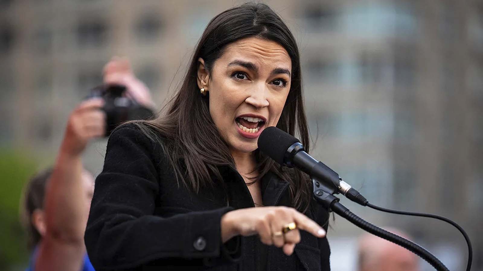 AOC Eyeing 2028 Presidential Run: Report | TRUTH Press