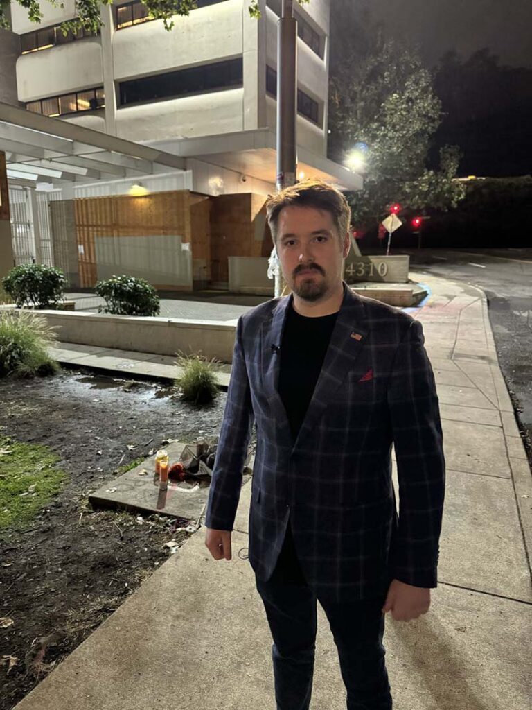 Police Arrest Conservative Journalist as Anti-ICE Protesters Gather in ...