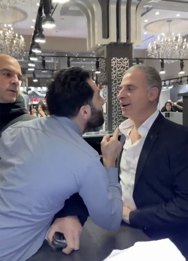 Violent Brawl Erupts Inside NYC Jewelry Store as Owner Attacks Rival ...